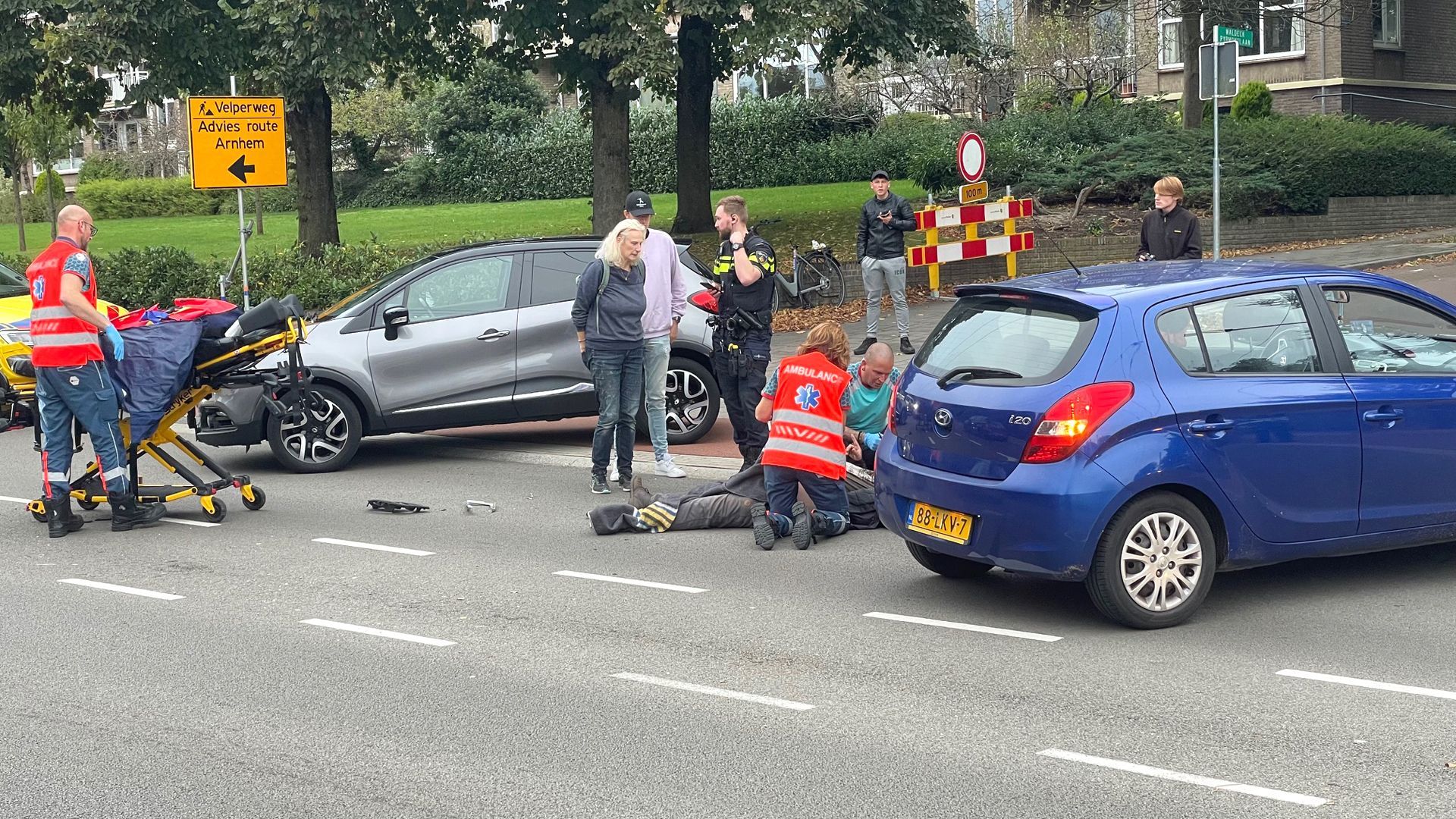 Fietser botst met auto op Arnhemsestraatweg in Velp - Streeknieuws